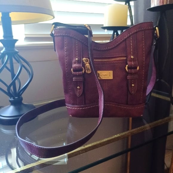 boc | Bags | Nwot Burgundy Boc Born Concepts Crossbody Bag Wcharger ...